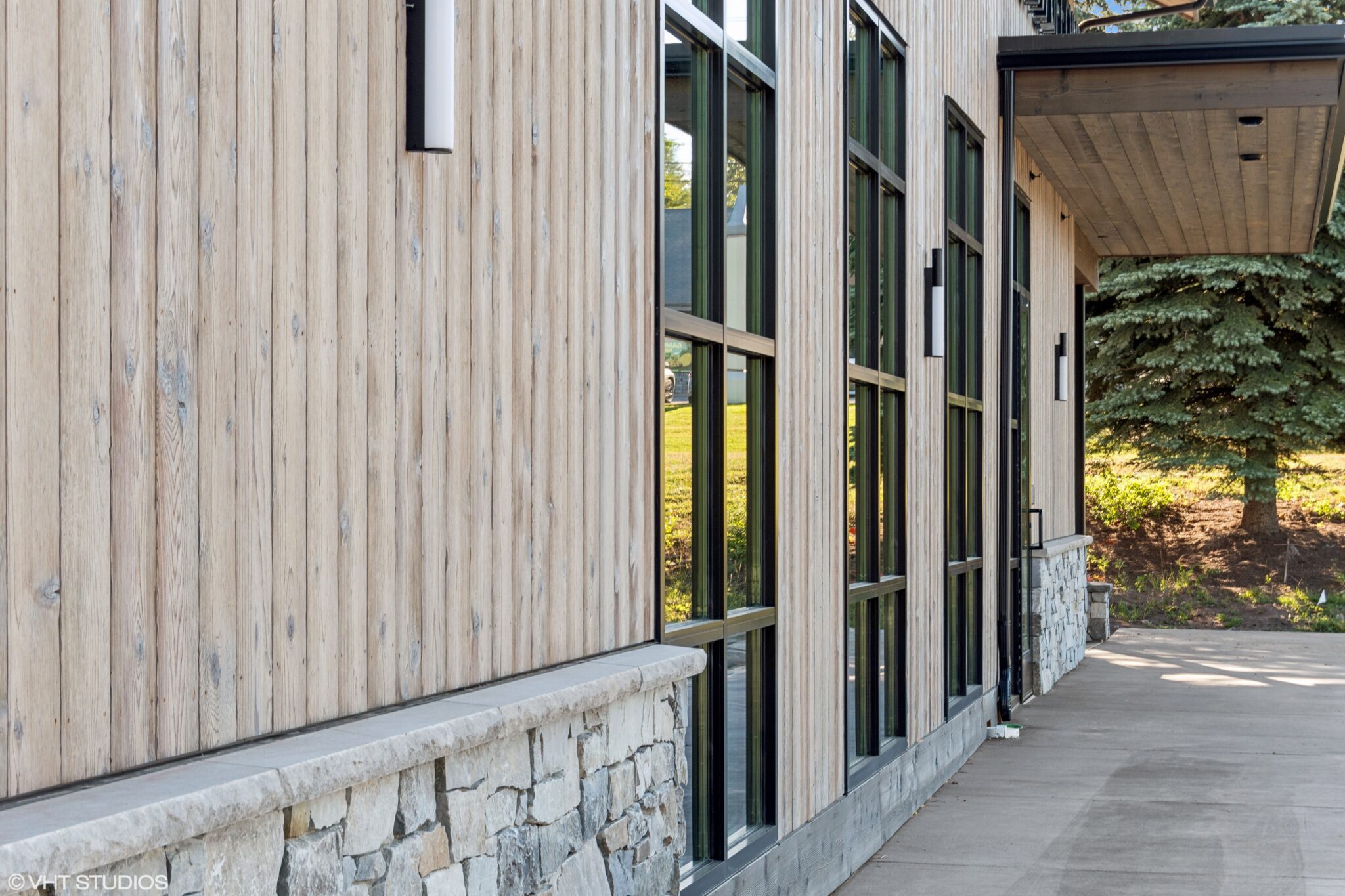 Luxury Wood: Craftsmanship Excellence | Glacier Millworks